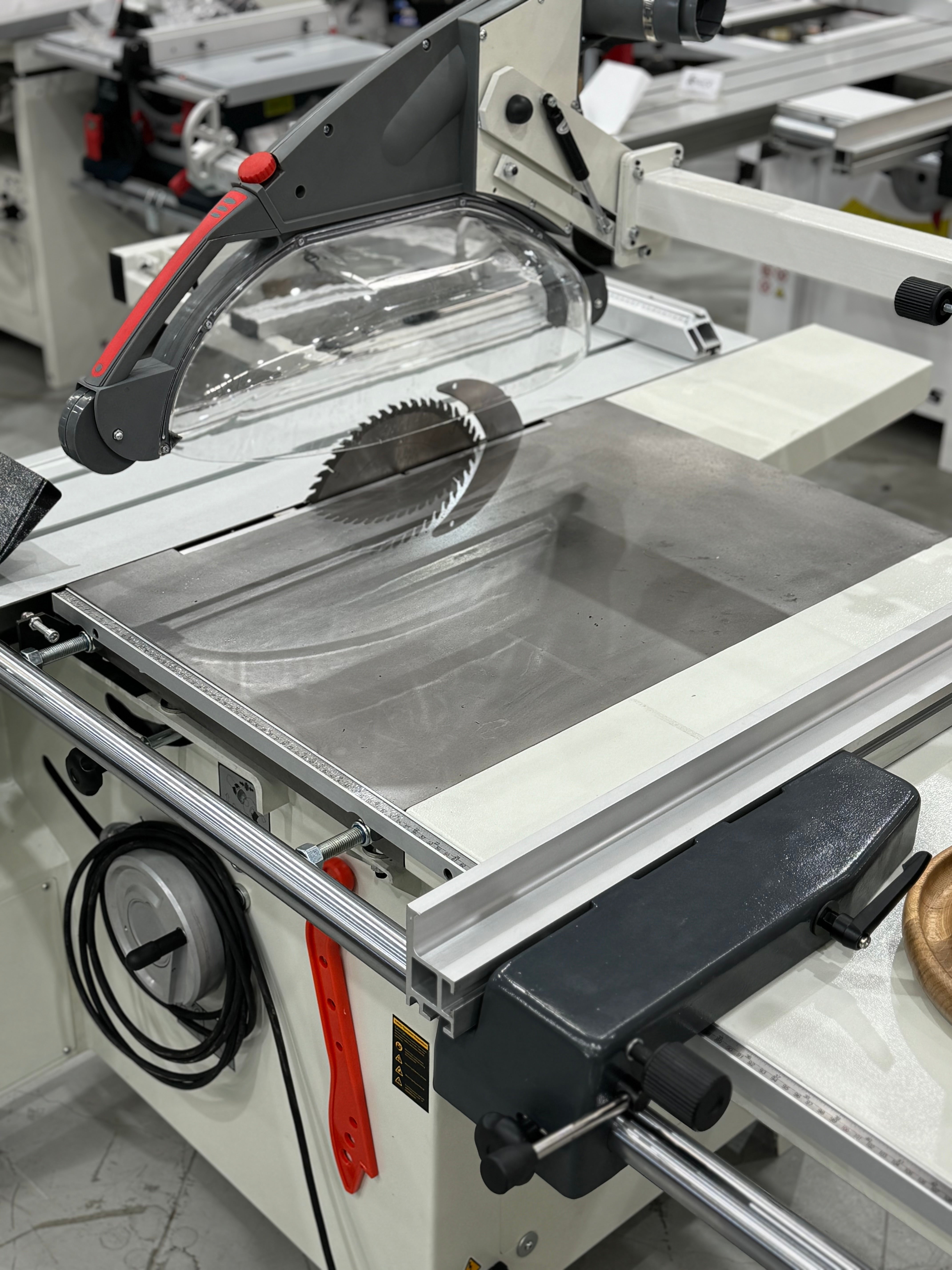Woodfast 315mm 12 3HP 1.6m Sliding Table Saw 240V TS315B New Arriv